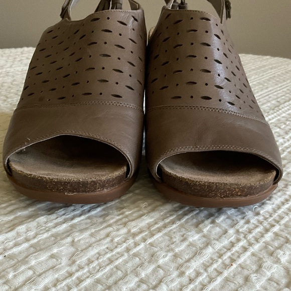 Abeo | Shoes | Abeo Taupe Georgia Sandals Size | Poshmark